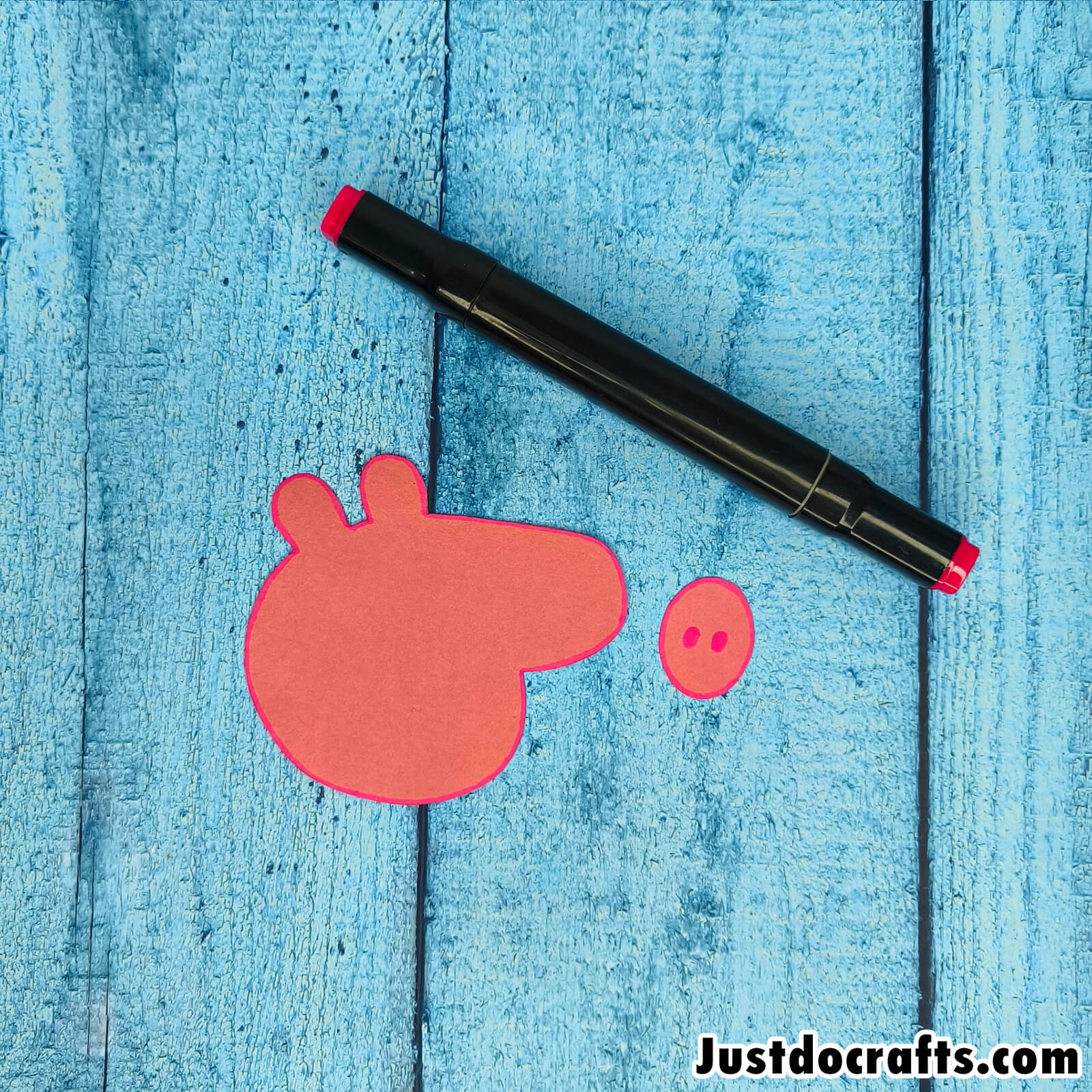 Peppa Pig Paper Craft (Free PDF printable template) - Just Do Crafts