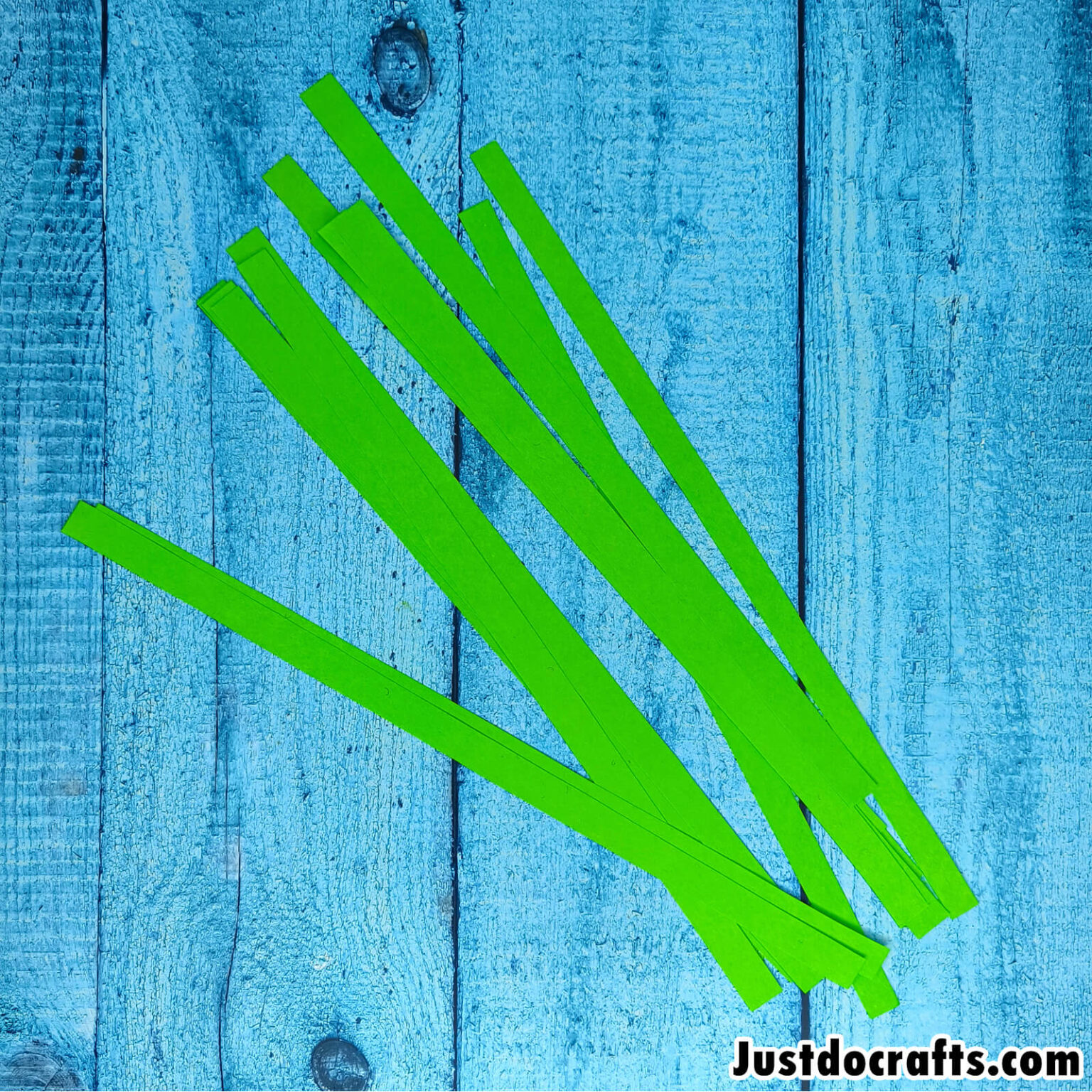 Apple Tree Paper Craft (Free PDF printable template) - Just Do Crafts