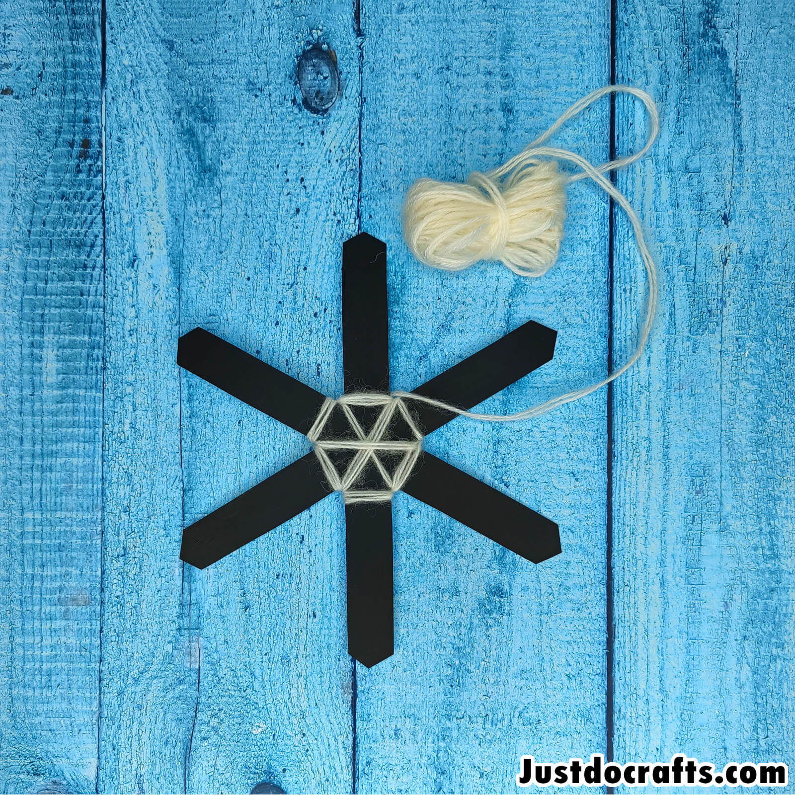 Easy Paper Spider Craft for Halloween (Free PDF printable template ...